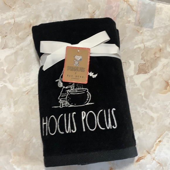 Peanuts | Bath | Peanuts Halloween Themed Bathroom Hand Towels | Poshmark
